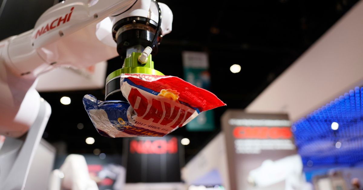 Robotic End Effector Guide: End of Arm Tooling Types and Trends | IMTS ...